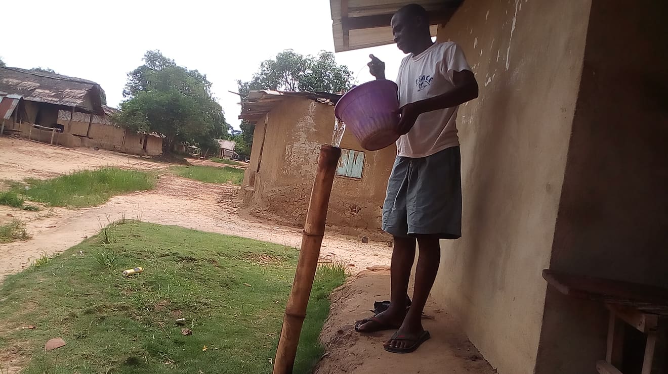No Buckets, No Problem: Gbarpolu County Residents Using Reed to Store ...